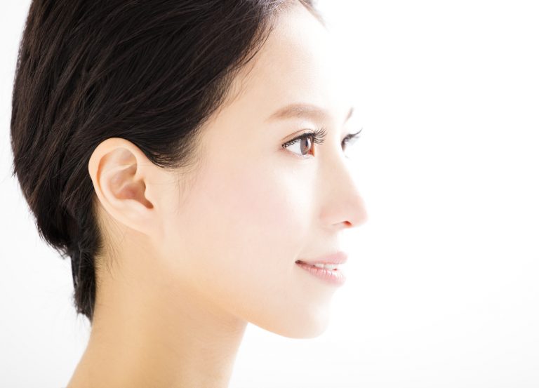 【日焼けした肌が戻らない！】美白ケアに必要なオススメ美白化粧水